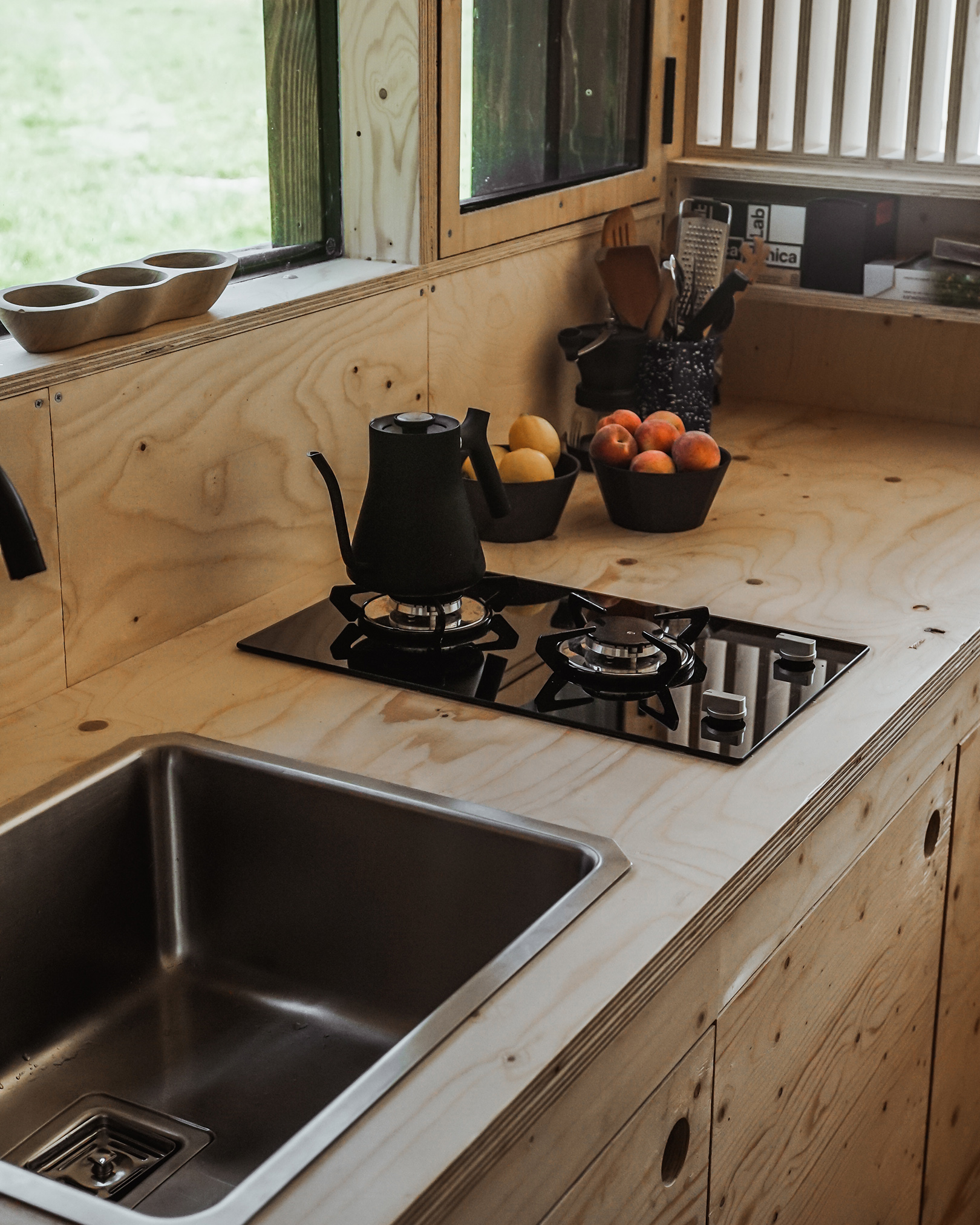 Basil and Gruff: Unplugged Cabins - U-Build