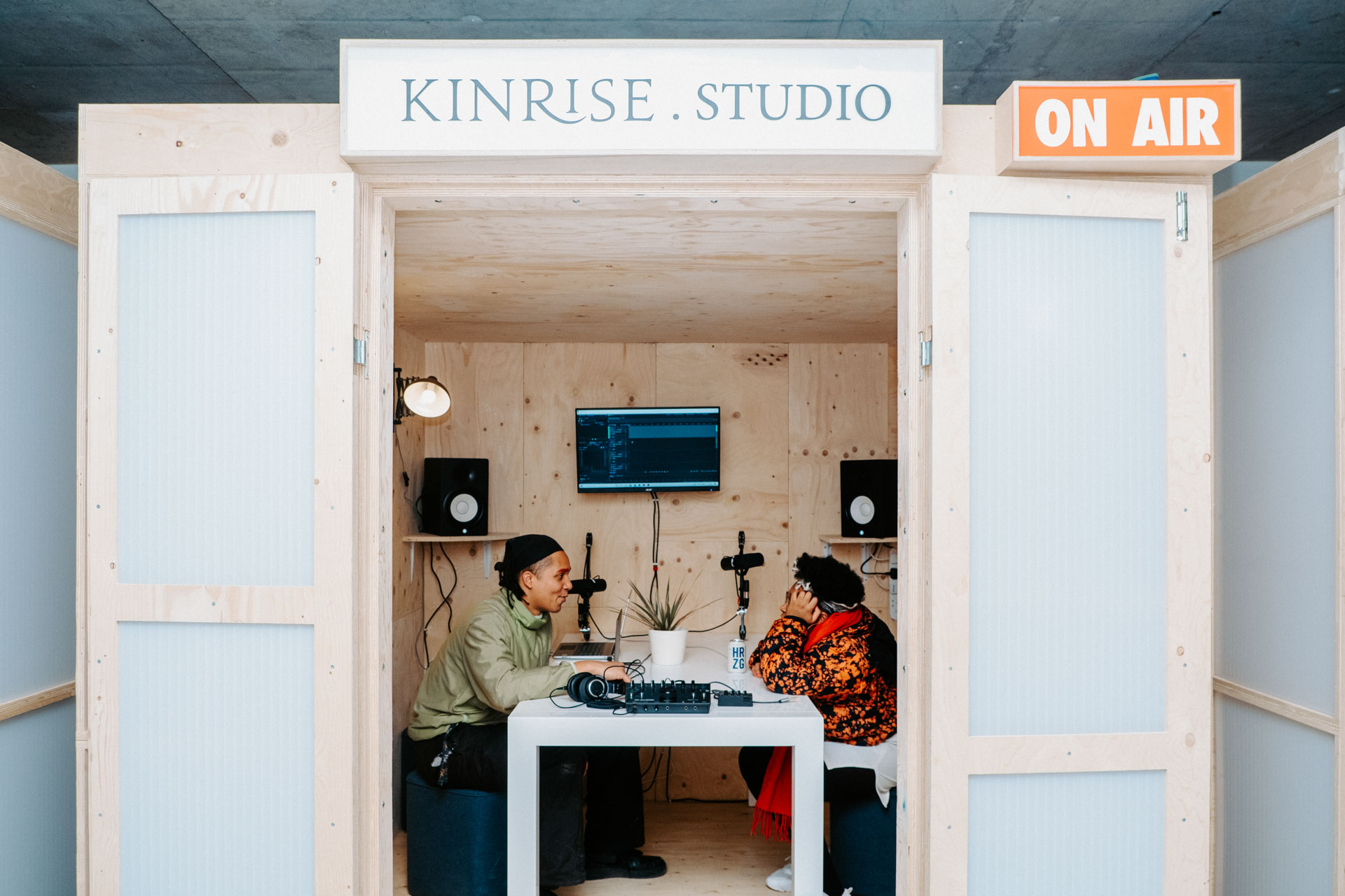 Kinrise: Coworking space - U-Build